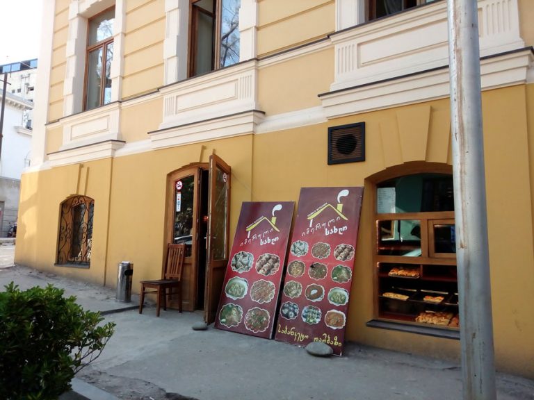 グリルドポテトが絶品!レストラン Imeruli Sakhli in トビリシ/ Restaurant Imeruli Sakhli in ...